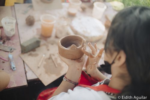 Taller de barro con adolescentes – CeramiColor